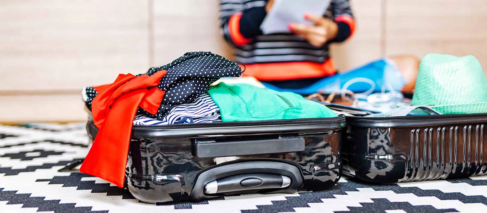 Qué llevar en la maleta de viaje: 10 cosas imprescindibles para llevar ...