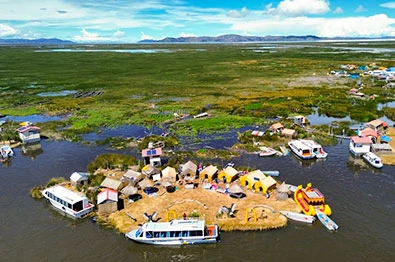Lago Titicaca, isla flotante | Ofertas de viaje | Paquetes turísticos ...